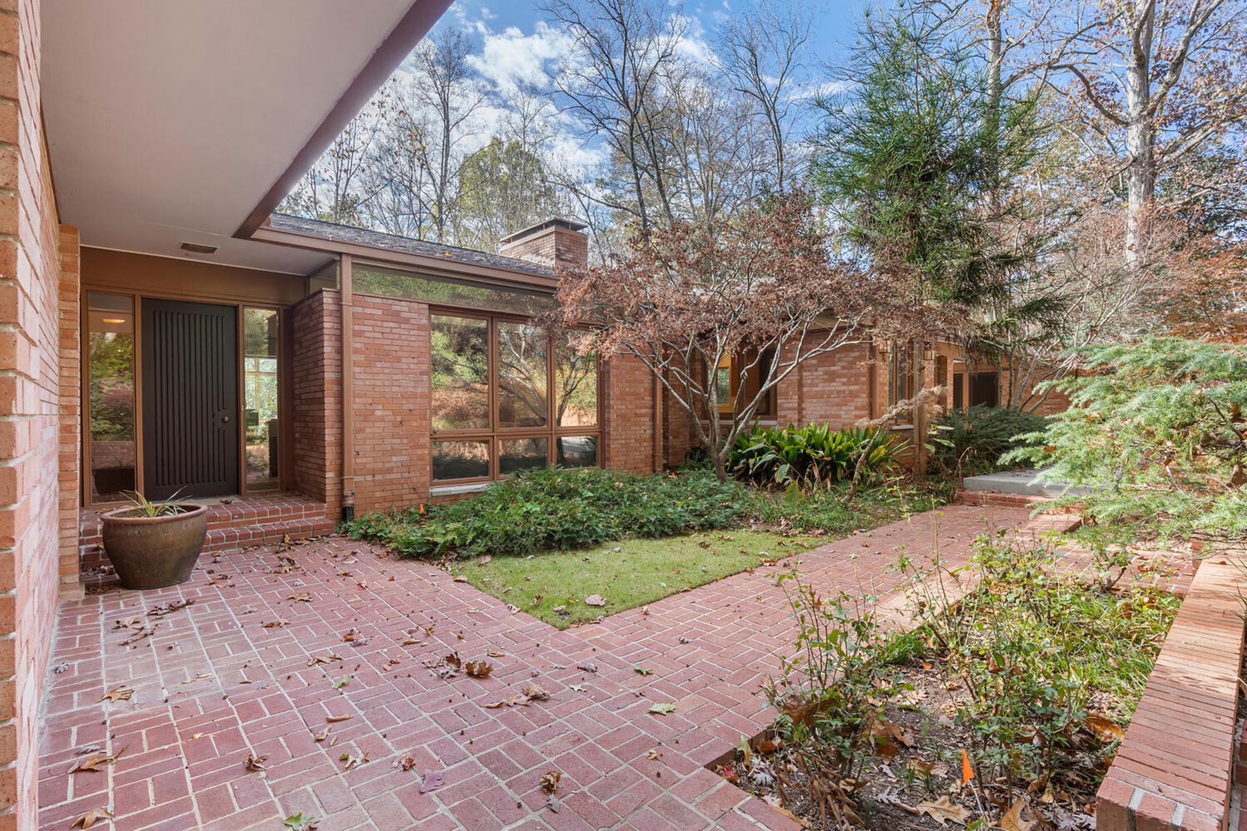 Mid-century modern home from noted architect Bill Finch for sale in ...