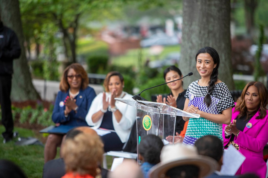 Monument to Coretta Scott King unveiled at The King Center - Rough ...