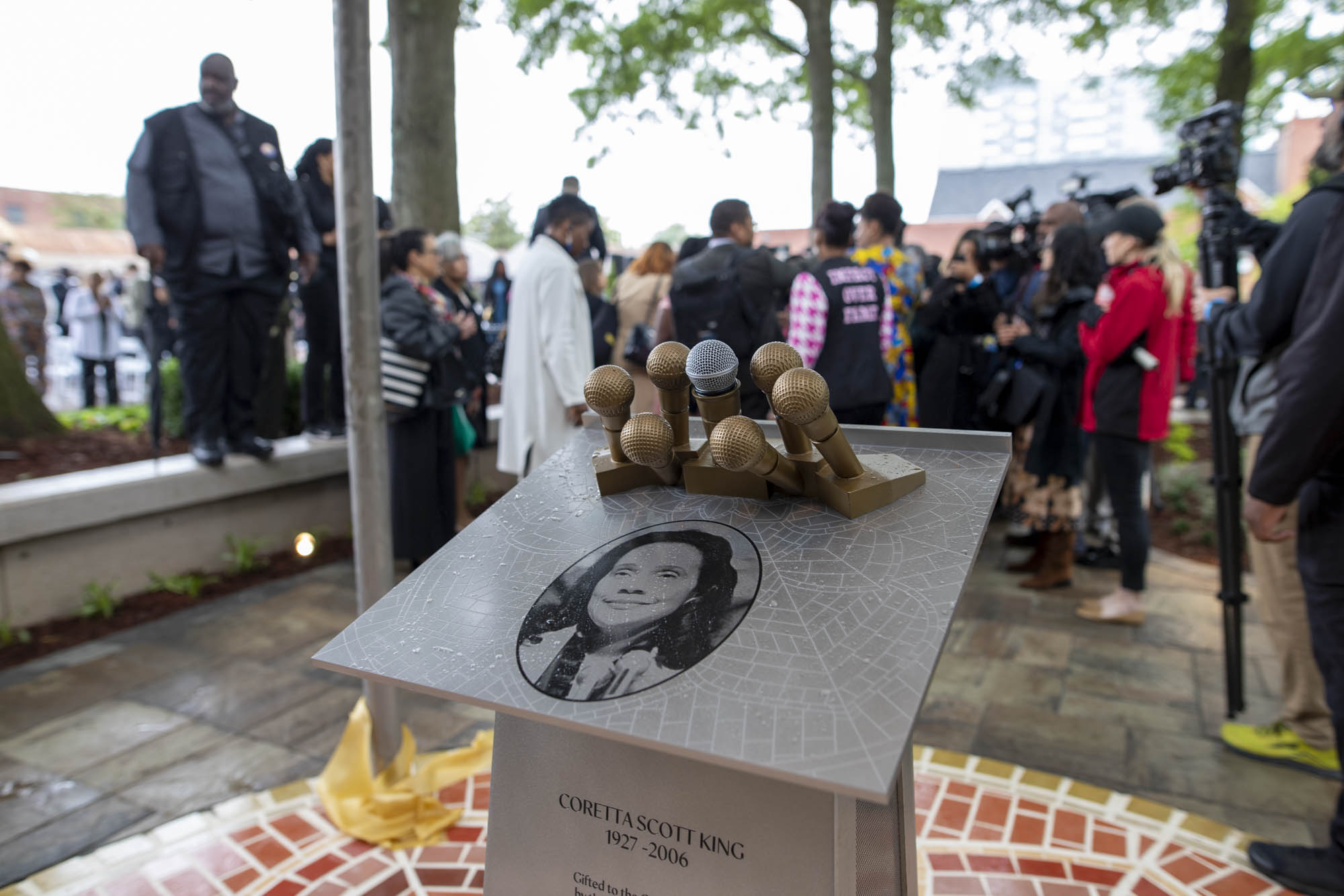 Monument to Coretta Scott King unveiled at The King Center - Rough ...