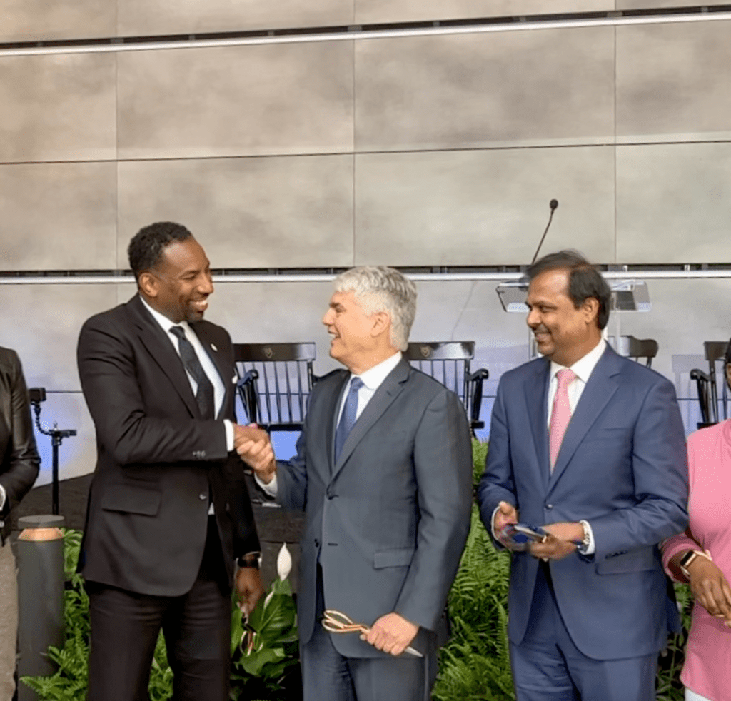 Emory unveils 'innovative' Winship Cancer Institute in Midtown - Rough ...