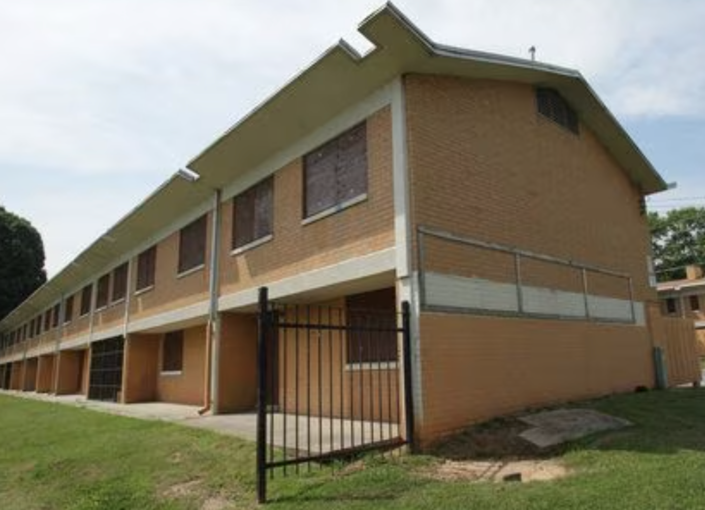 City council approves $960K grant to revitalize abandoned Bowen Homes ...